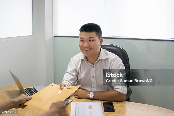 Bos Akan Senang Setiap Kali Karyawan Menyelesaikan Tugas Tepat Waktu ... Bos Akan Senang Setiap Kali Karyawan Menyelesaikan Tugas Tepat Waktu ...