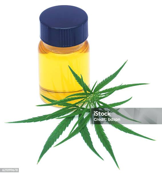 Daun Ganja Obat Dengan Ekstrak Minyak Dalam Botol Foto Stok - Unduh ... Daun Ganja Obat Dengan Ekstrak Minyak Dalam Botol Foto Stok - Unduh ...