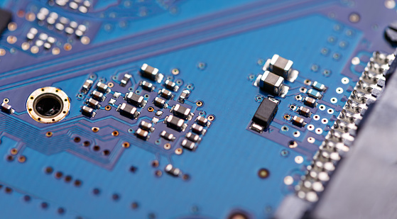Microprocessor On Blue Circuit Board 照片檔及更多 中央處理器 照片 中央處理器 主機板 互聯網