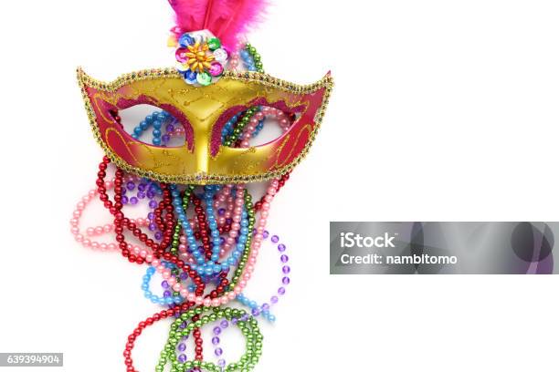Mardi Gras Masker Dan Manikmanik Di Latar Belakang Putih Tampilan Atas