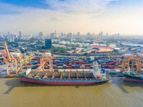 Free picture: A view from a docked tourist ship at overcrowded dock ...