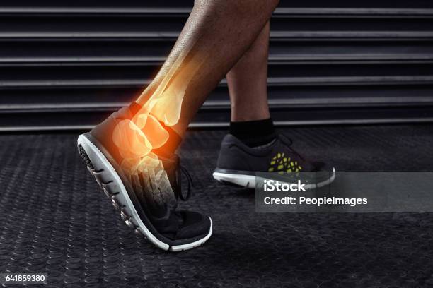 Berjuang Dengan Cedera Pergelangan Kaki Foto Stok - Unduh Gambar ... Berjuang Dengan Cedera Pergelangan Kaki Foto Stok - Unduh Gambar ...