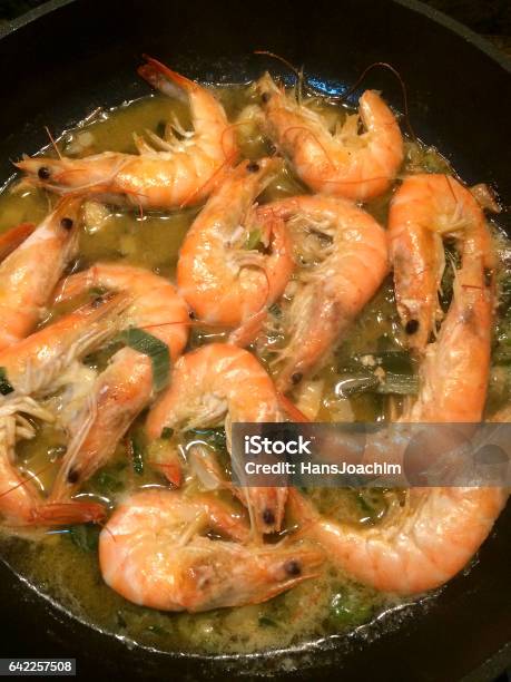 Udang Dalam Wajan Foto Stok Unduh Gambar Sekarang Adiboga Alat