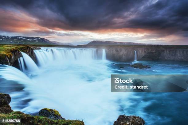 Godafoss 폭포 석양입니다 환상적인 풍경입니다 정액 아름 다운 가을에 대한 스톡 사진 및 기타 이미지 가을 강 경관