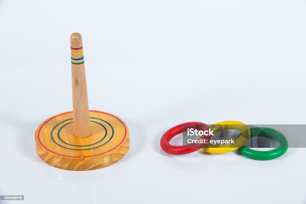 Quoits 흰색 배경에 고립 된 나무 장난감 고리 던지기에 대한 스톡 사진 및 기타 이미지 고리 던지기 고리던지기 놀이