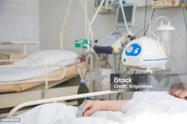 Ruang Icu Di Rumah Sakit Foto Stok - Unduh Gambar Sekarang - Dokter ... Ruang Icu Di Rumah Sakit Foto Stok - Unduh Gambar Sekarang - Dokter ...