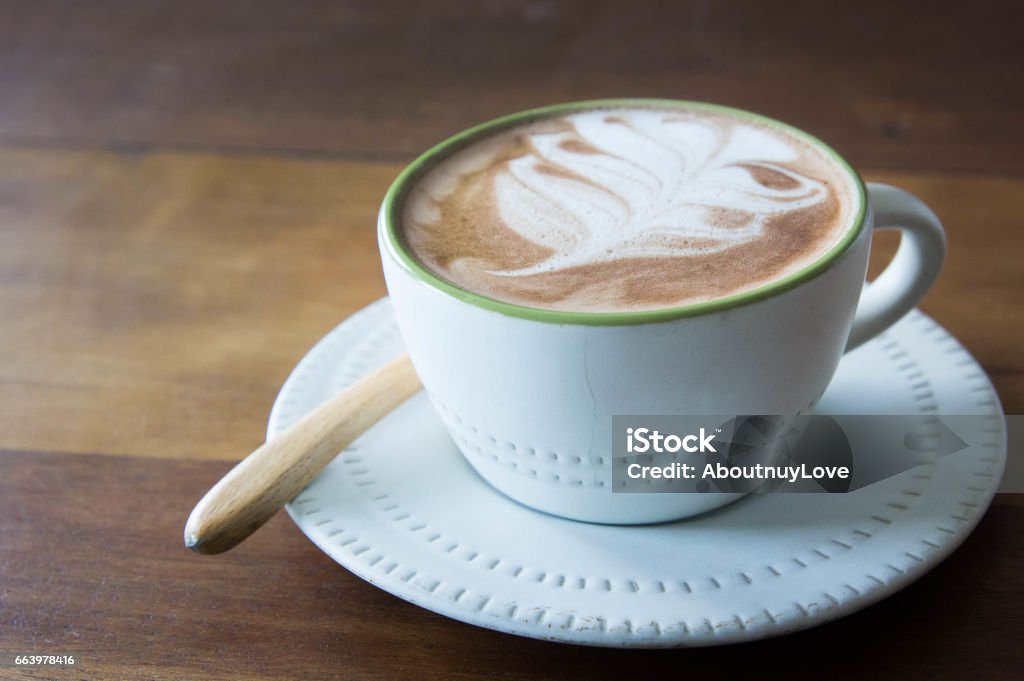 Cangkir Kopi Dan Stroberi Kue Lezat Dan Waktu Santai Moblie Di Atas ... Cangkir Kopi Dan Stroberi Kue Lezat Dan Waktu Santai Moblie Di Atas ...