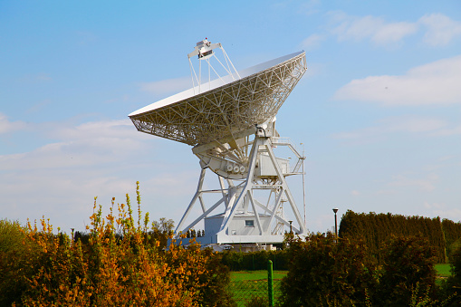 Radiotelescope 안테나 접시 Seti 외계 신호 연구 프로그램 천문대 폴란드의 Torun 전파 기술 Reciver