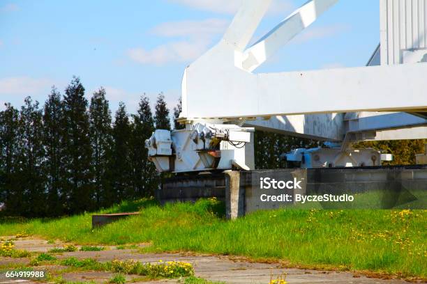 Radiotelescope 안테나 접시 Seti 외계 신호 연구 프로그램 천문대 폴란드의 Torun 전파 기술 Reciver