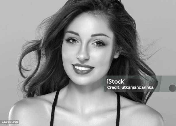 Wanita Cantik Perawatan Kulit Sehat Potret Hitam Dan Putih Studio ... Wanita Cantik Perawatan Kulit Sehat Potret Hitam Dan Putih Studio ...