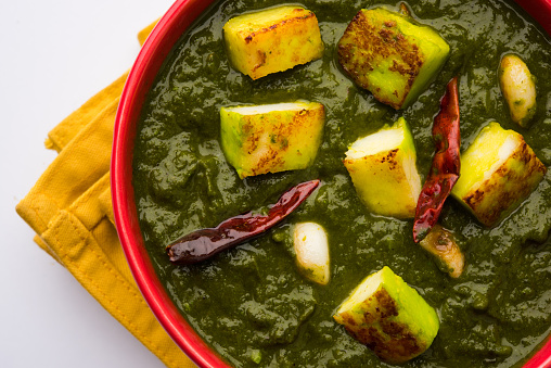 Tasty Palak Paneer Served With Nan Naan Roti Chapati Fulka Tandoori