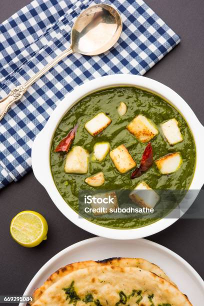 Tasty Palak Paneer Served With Nan Naan Roti Chapati Fulka Tandoori