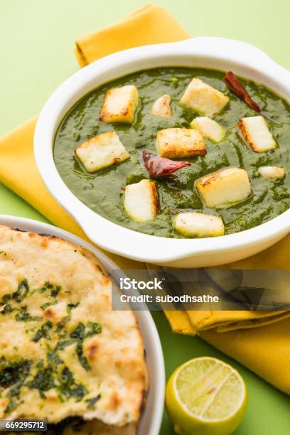 Tasty Palak Paneer Served With Nan Naan Roti Chapati Fulka Tandoori