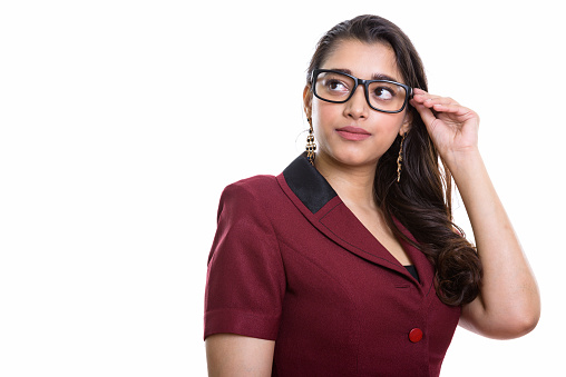 Wanita Muda India Yang Cantik Berpikir Sambil Melihat Ke Atas Dan