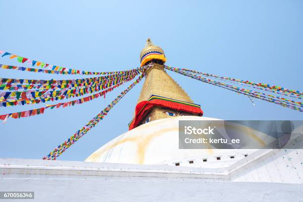 Boudhanath Stupa 그리고 대 낮에는 다채로운 플래그입니다 0명에 대한 스톡 사진 및 기타 이미지 0명