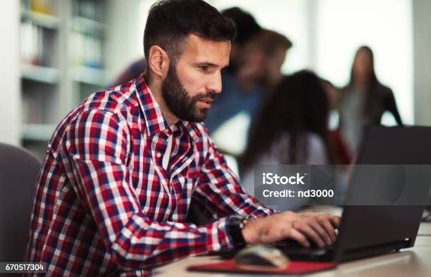 Programmer Bekerja Di Kantor Perusahaan Pengembangan Perangkat Lunak