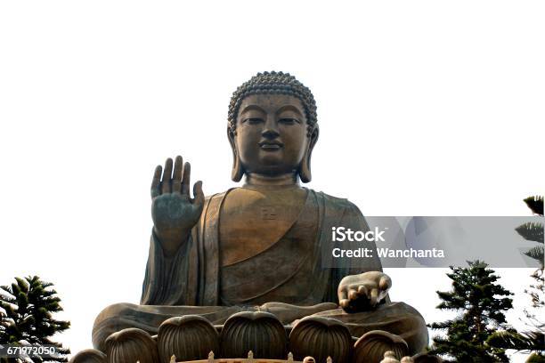 Po 린 수도원 옹 핑 란 타우 섬 홍콩 중국에 Tian Tan Buddha 또는 거 대 한 불상 동상 흰색 배경에 고립 3위에