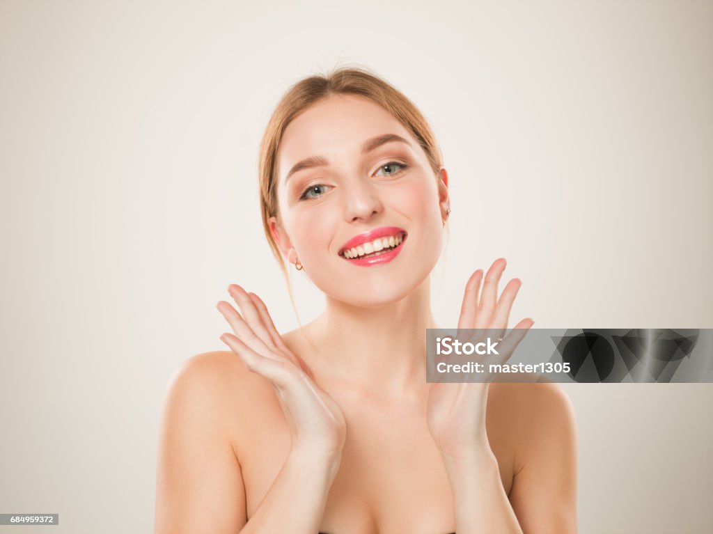 Bello Rostro De Chica Ideal Para La Piel Foto de stock y más banco de ... Bello Rostro De Chica Ideal Para La Piel Foto de stock y más banco de ...