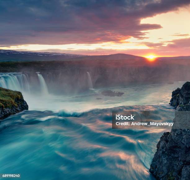 Godafoss 폭포에 여름 아침 장면입니다 강에 대한 스톡 사진 및 기타 이미지 강 경관 경외감 Istock