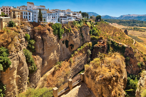 Ronda 스페인에 있는 절벽의 가장자리에 서 있는 건물 건축에 대한 스톡 사진 및 기타 이미지 건축 고대의 관광
