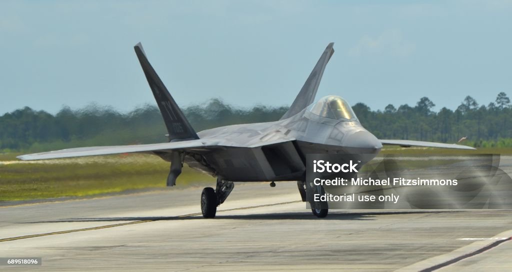 F 22 랩터 전투기 F 35 전투기에 대한 스톡 사진 및 기타 이미지 F 35 전투기 활주로 전투기 Istock