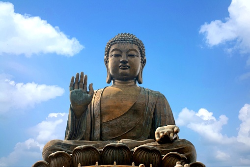 Po 린 수도원 옹 핑 란 타우 섬 홍콩 중국에 Tian Tan Buddha 또는 거 대 한 불상 동상 흰색 배경에 고립 거인에