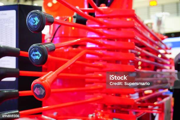 Tabung Hidrolik Alat Kelengkapan Dan Tuas Pada Panel Kontrol Mechani ... Tabung Hidrolik Alat Kelengkapan Dan Tuas Pada Panel Kontrol Mechani ...