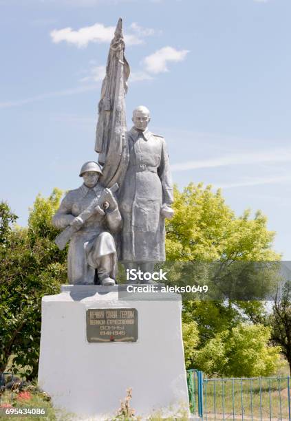 Monumen Pahlawan Perang Dunia Ii Di Desa Konygin Foto Stok - Unduh ... Monumen Pahlawan Perang Dunia Ii Di Desa Konygin Foto Stok - Unduh ...
