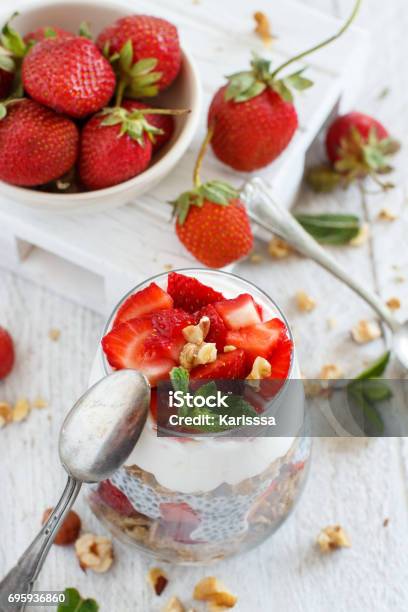 Chia 푸딩 딸기 파 르 페 0명에 대한 스톡 사진 및 기타 이미지 0명 건강한 식생활 견과 Istock