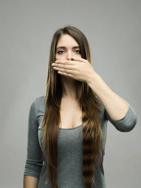 Tangan Menutup Mulut Foto Stok Potret And Gambar Bebas Royalti Istock