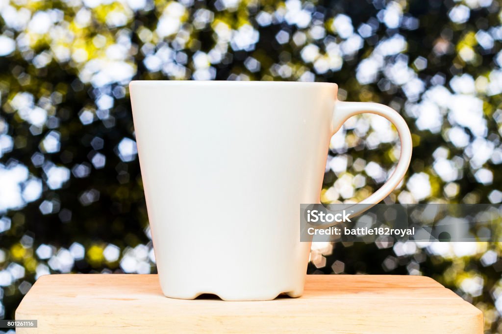 Bokeh에 커피 한잔 배경 흐림 0명에 대한 스톡 사진 및 기타 이미지 0명 갈색 계절 Istock