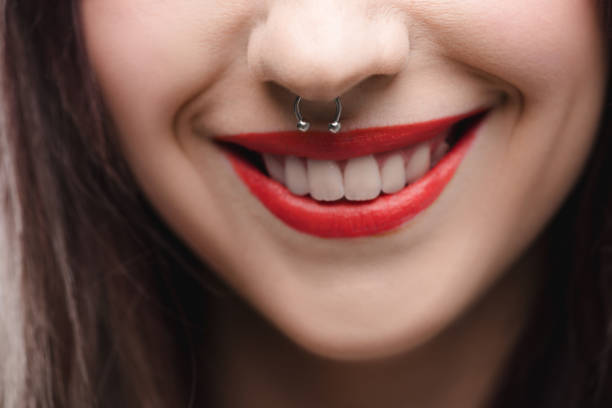 11 300 Piercings De Nariz Fotografías De Stock Fotos E Imágenes