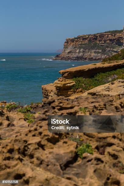 Pemandangan Di Bebatuan Garis Pantai Di Laut Dengan Ombak Percikan Foto ... Pemandangan Di Bebatuan Garis Pantai Di Laut Dengan Ombak Percikan Foto ...