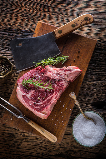 Steak Mentah Daging Sapi Steak Tbone Segar Mentah Dengan Lada Garam Dan