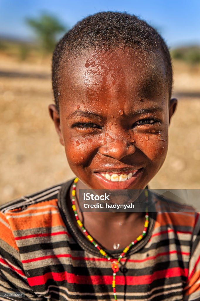 Photo Libre De Droit De Portrait Dune Jeune Africaine Sur La Savane