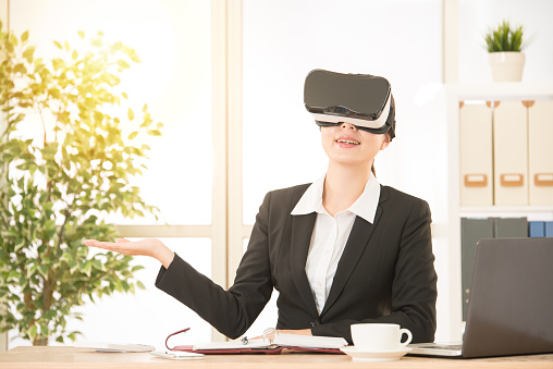 Vr 아시아 사업가 프레 젠 테이 션 프로젝트 3차원 형태에 대한 스톡 사진 및 기타 이미지 3차원 형태 Brand