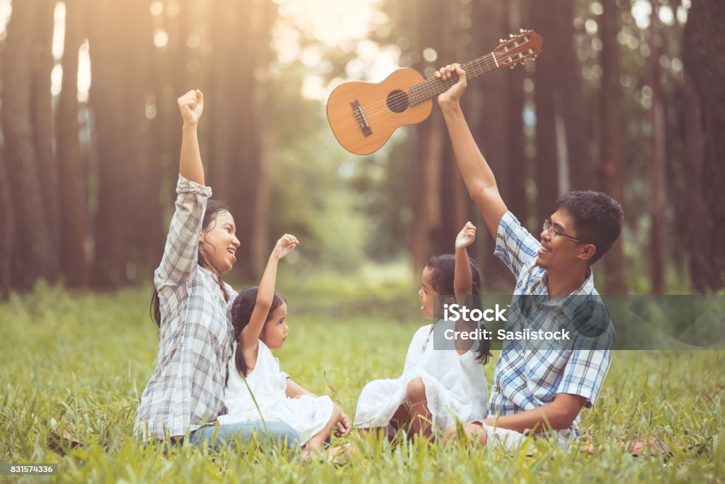 Photo Libre De Droit De Père De Famille Heureux La Mère Et Deux Filles