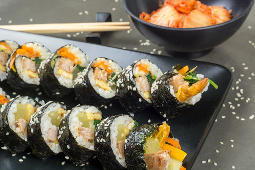 Kimbap 한국 참치 롤 쌀 주식에 대한 스톡 사진 및 기타 이미지 쌀 주식 한국 김 Istock