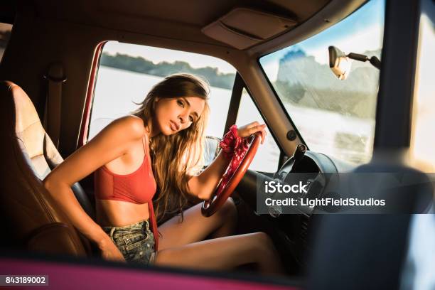Wanita Mengendarai Mobil Foto Stok - Unduh Gambar Sekarang ... Wanita Mengendarai Mobil Foto Stok - Unduh Gambar Sekarang ...