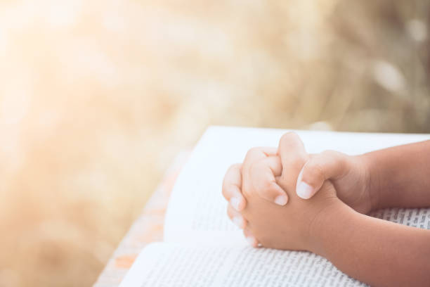 30,000+ Kids Praying Pictures | Download Free Images on Unsplash