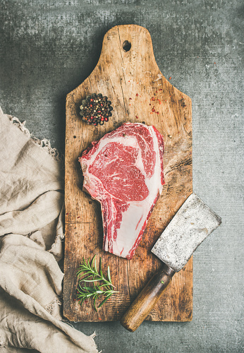 Konsep Makan Malam Daging Dengan Daging Sapi Mentah Steak Ribeye Dengan