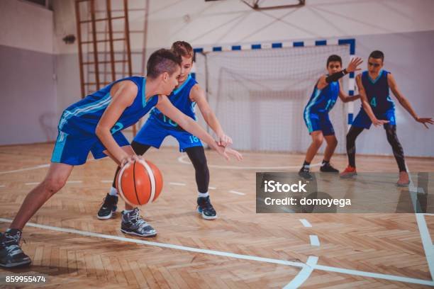 Remaja Lakilaki Muda Bermain Basket Foto Stok - Unduh Gambar Sekarang ... Remaja Lakilaki Muda Bermain Basket Foto Stok - Unduh Gambar Sekarang ...