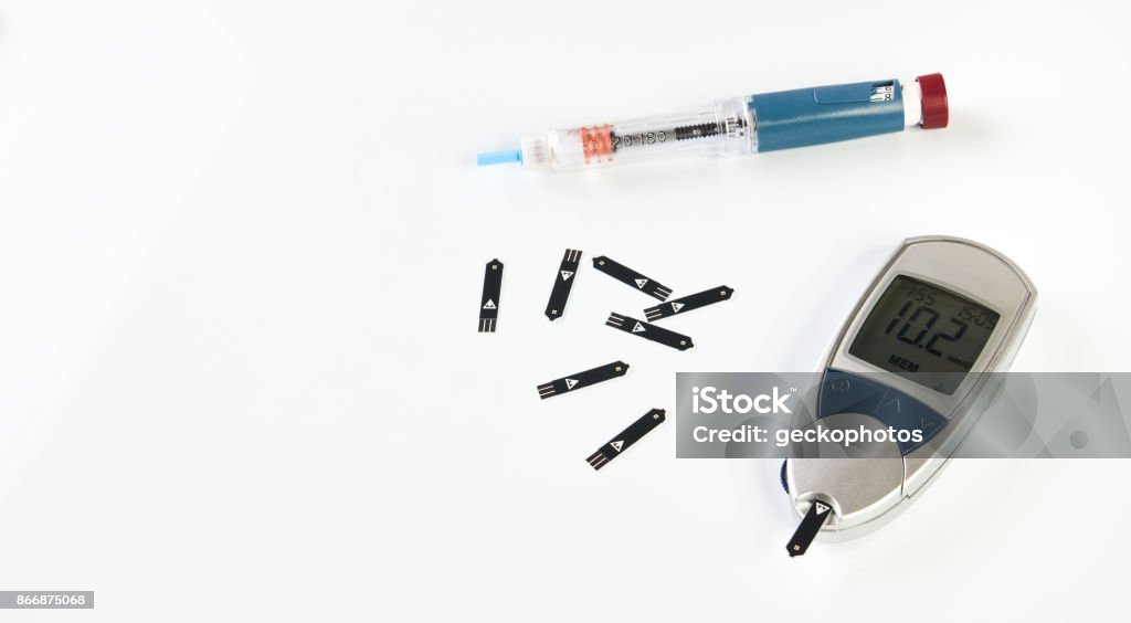 Equipo De Diabetes Pluma De Insulina Y Glucosa Examen De Sangre De Nivel Foto De Stock Y Más
