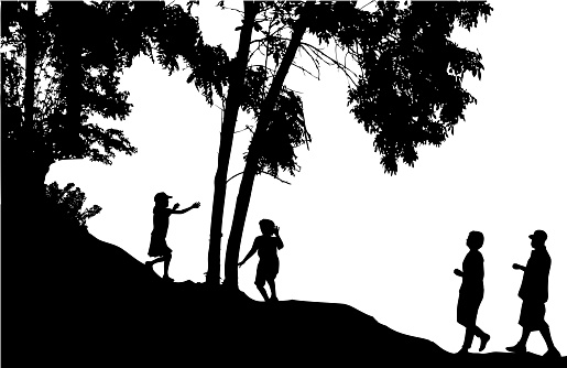 Ilustración De Familia Siluetas En La Naturaleza Y Más Vectores Libres