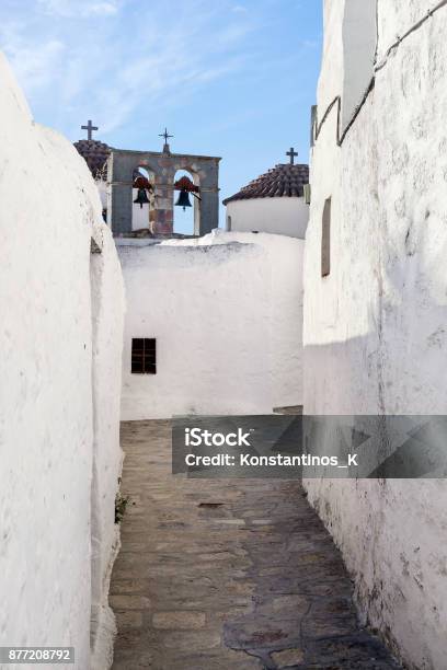 Patmos 섬도 데 칸 느 그리스의 코 라에서 전통 건축 거리에 대한 스톡 사진 및 기타 이미지 거리 건물 정면 건축
