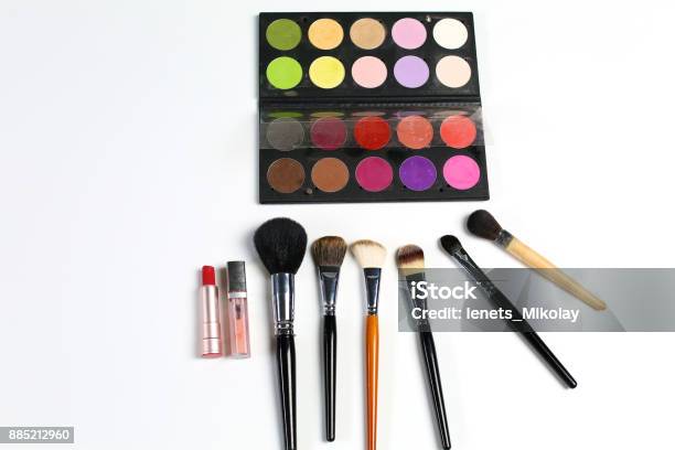 Kuas Makeup Diatur Untuk Profesional Pada Latar Belakang Putih Foto ... Kuas Makeup Diatur Untuk Profesional Pada Latar Belakang Putih Foto ...