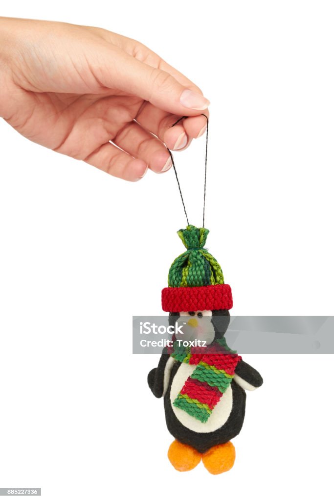 Cristmas 장식 손에 흰색 배경에 고립 된 펭귄 새 해 개체 검은색에 대한 스톡 사진 및 기타 이미지 검은색 겨울