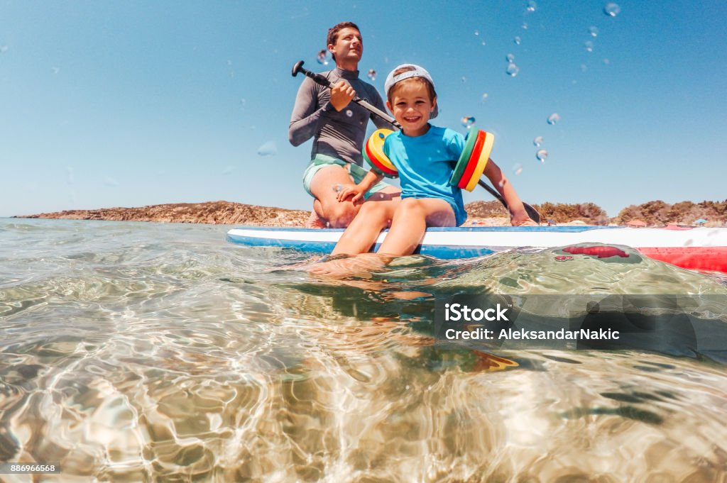 Paddleboarding 一起 照片檔及更多 滑浪 照片 滑浪 家庭 薩丁尼亞 Istock