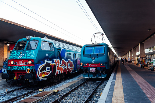 Kereta Di Stasiun Kereta Api Di Florence Foto Stok - Unduh Gambar ... Kereta Di Stasiun Kereta Api Di Florence Foto Stok - Unduh Gambar ...
