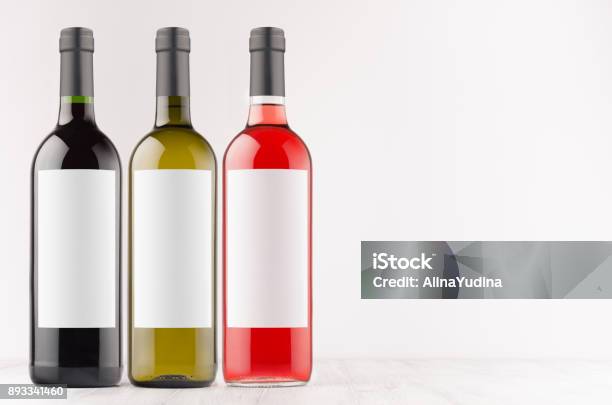Koleksi Botol Anggur Merah Hijau Hitam Dengan Label Putih Kosong Di ... Koleksi Botol Anggur Merah Hijau Hitam Dengan Label Putih Kosong Di ...